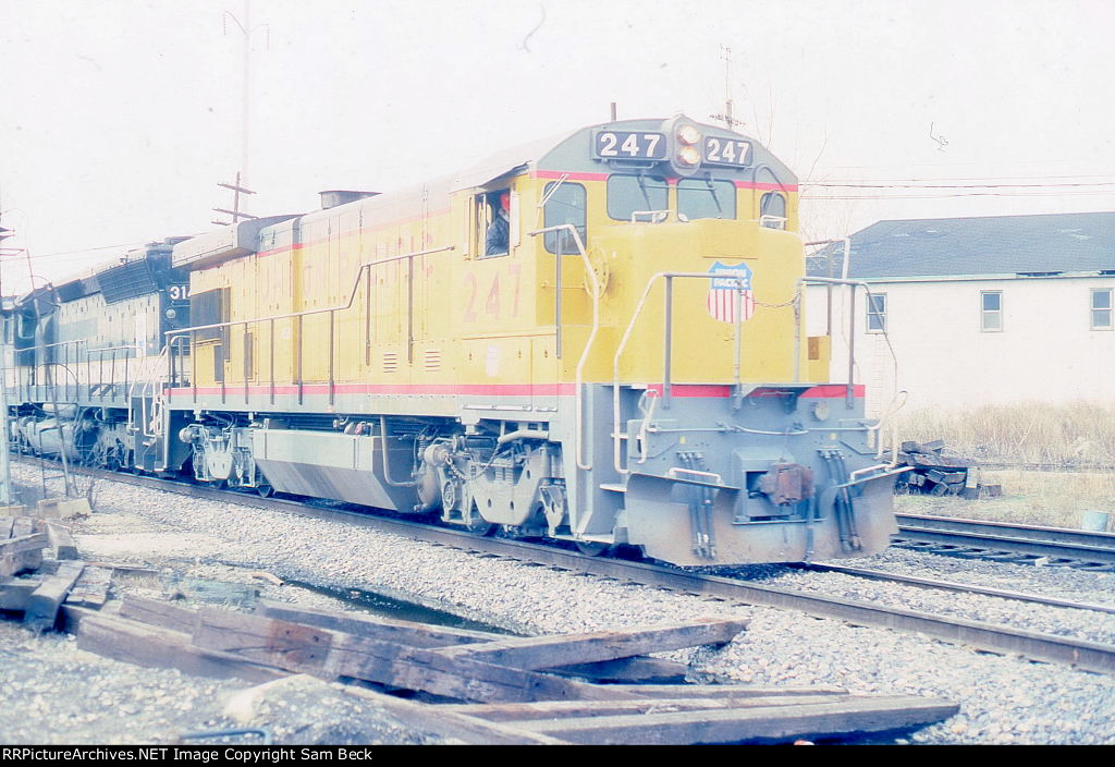 UP 247 and EMDX 3147